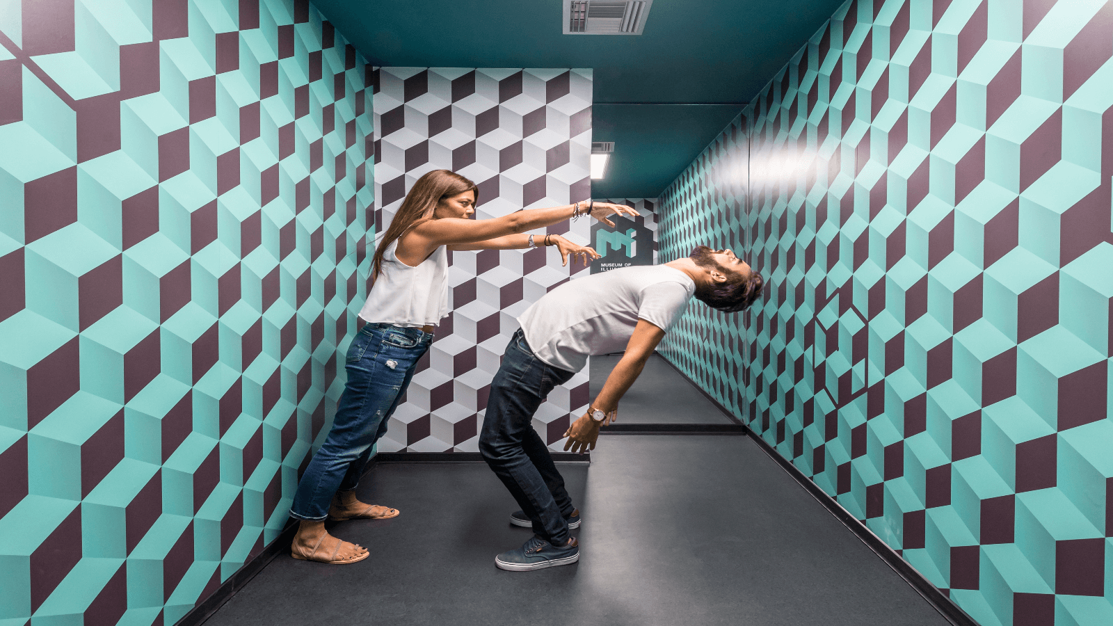 Δωμάτια Ψευδαισθήσεων | Museum of Illusions Athens